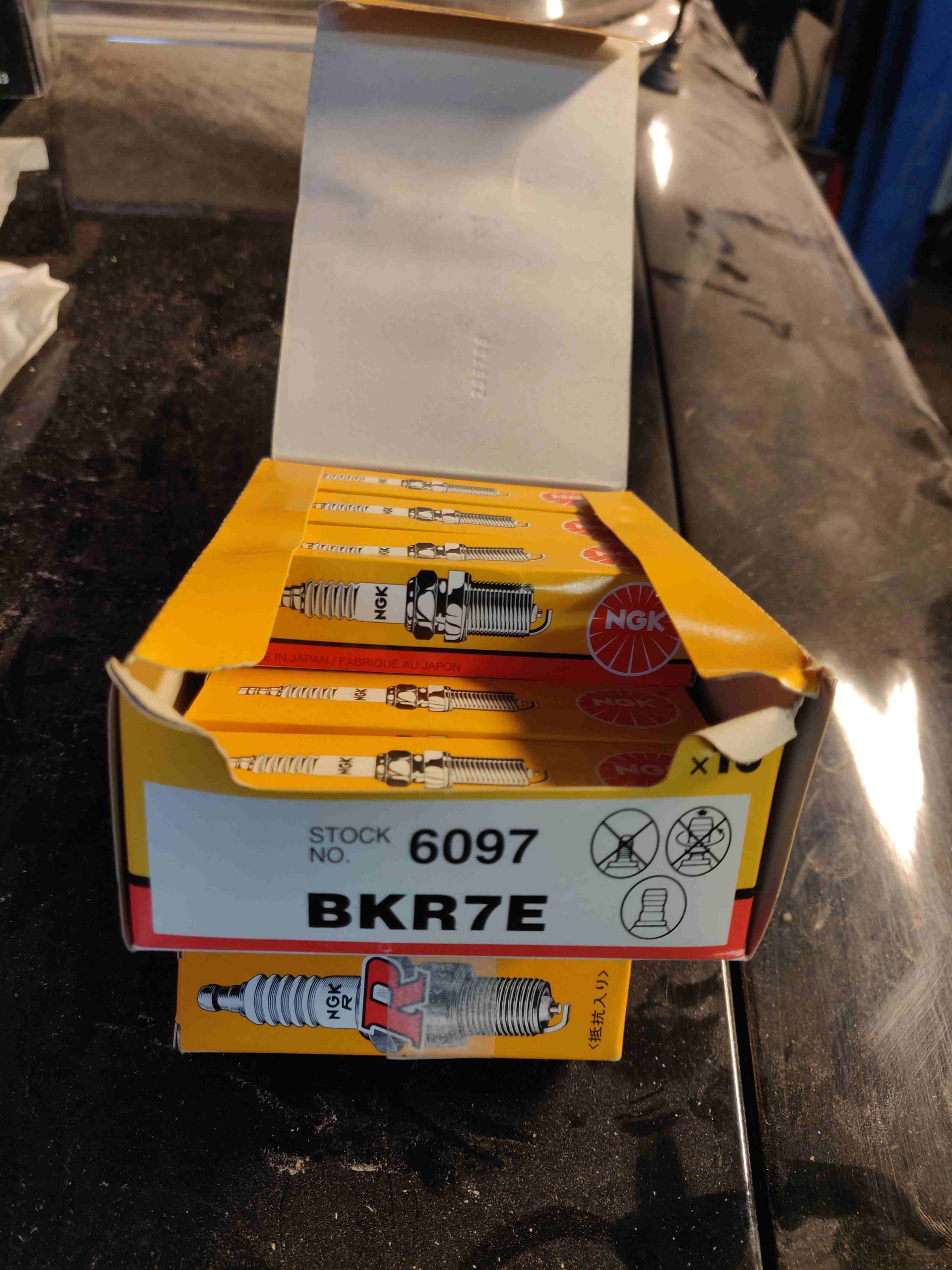 NGK BKR7E - Wanhat Varaosat